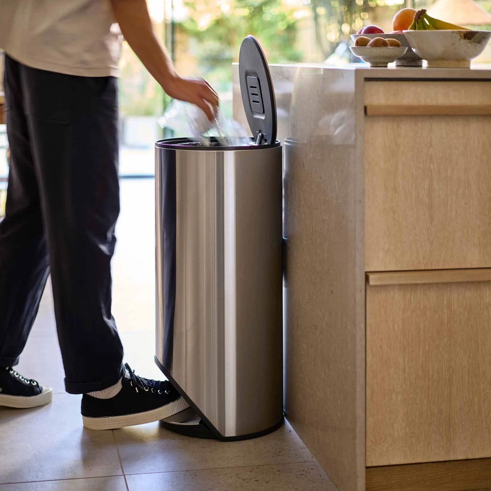 Joseph Joseph Arc Easy-push Pedal Bin: Practical Design